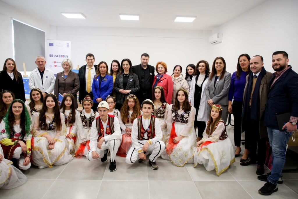 Inaugurohet shkolla 9-vjeçare “Bërxullë” në Vorë, falë Programit ... Inaugurohet shkolla 9-vjeçare “Bërxullë” në Vorë, falë Programit ...