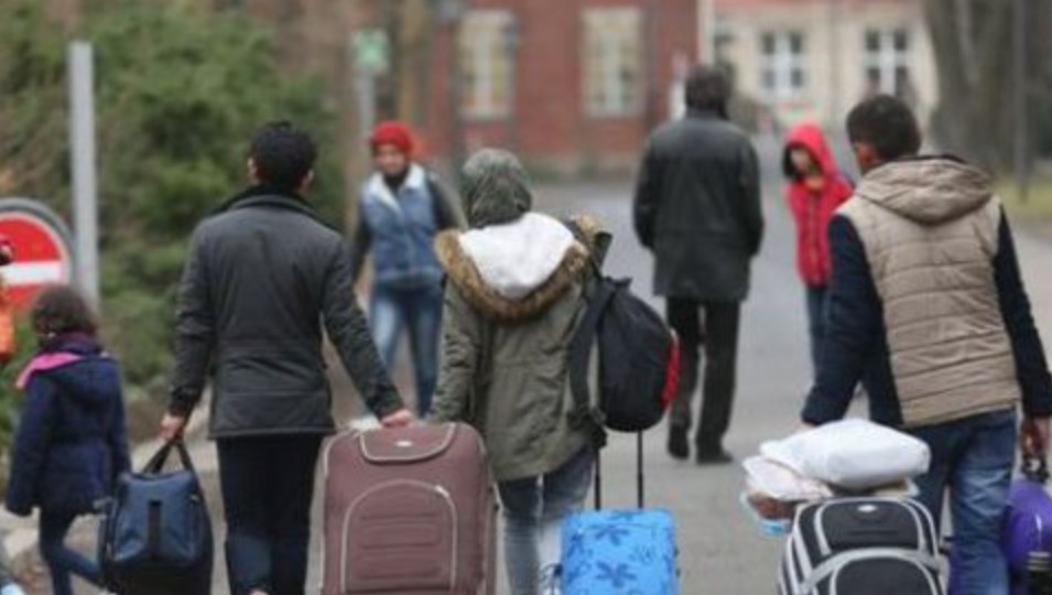 “Migrimi, rrezik i madh për Shqipërinë”, Forbes: Mbi gjysma e ... “Migrimi, rrezik i madh për Shqipërinë”, Forbes: Mbi gjysma e ...