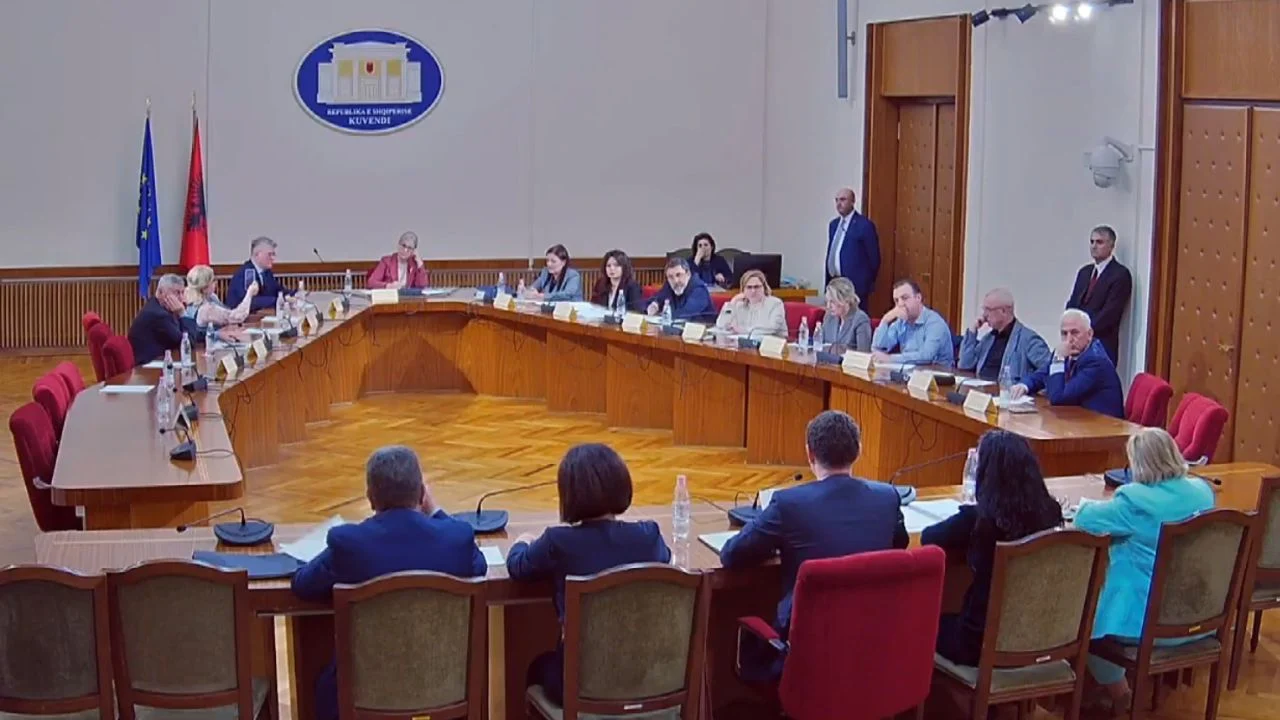 Projektbuxheti 2024/ 7 miliardë euro për mirëqënie, punësim dhe ... Projektbuxheti 2024/ 7 miliardë euro për mirëqënie, punësim dhe ...